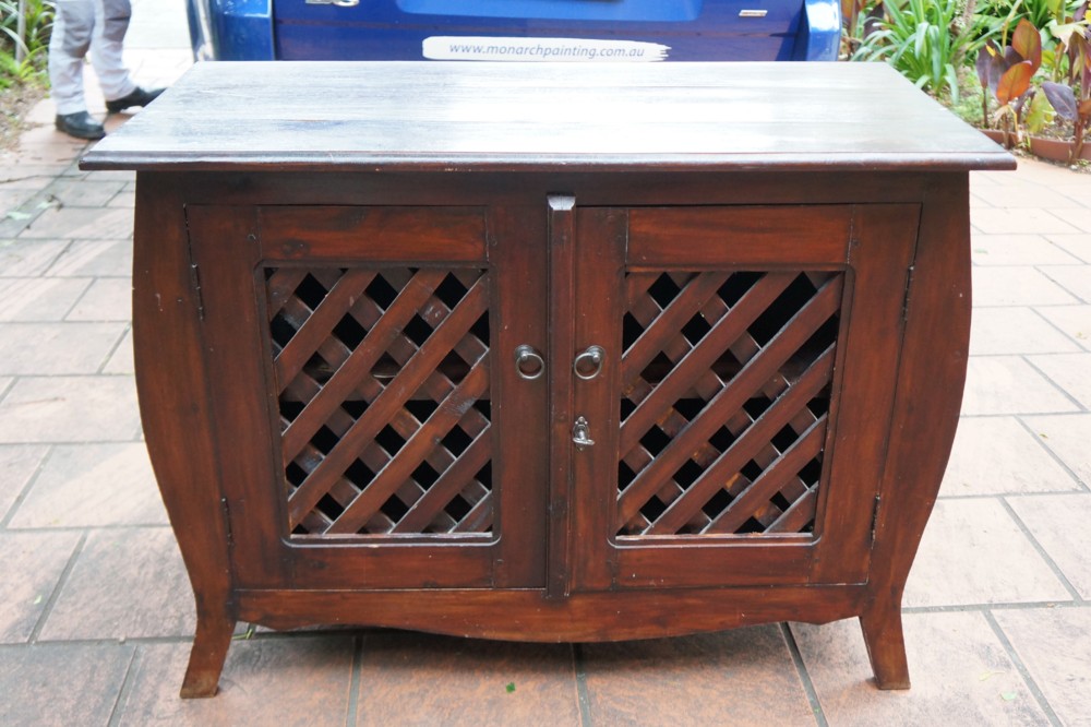 House Of Monarch - Restoring A Buffet Table